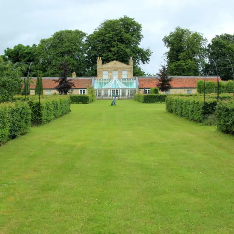 25 Garden Design Ideas for Large Gardens - Pond Informer