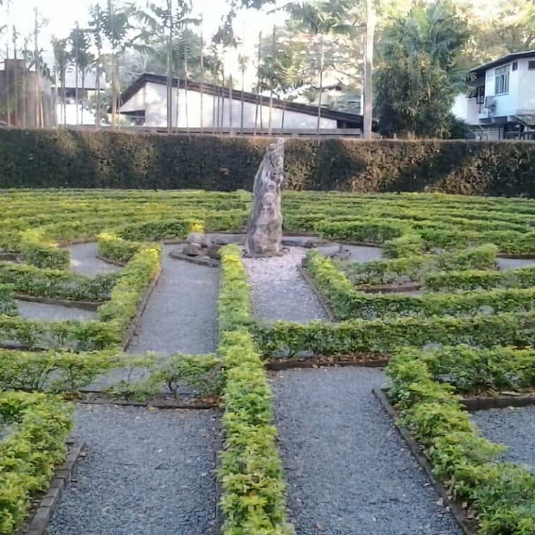 25 Garden Design Ideas for Square Gardens - Pond Informer