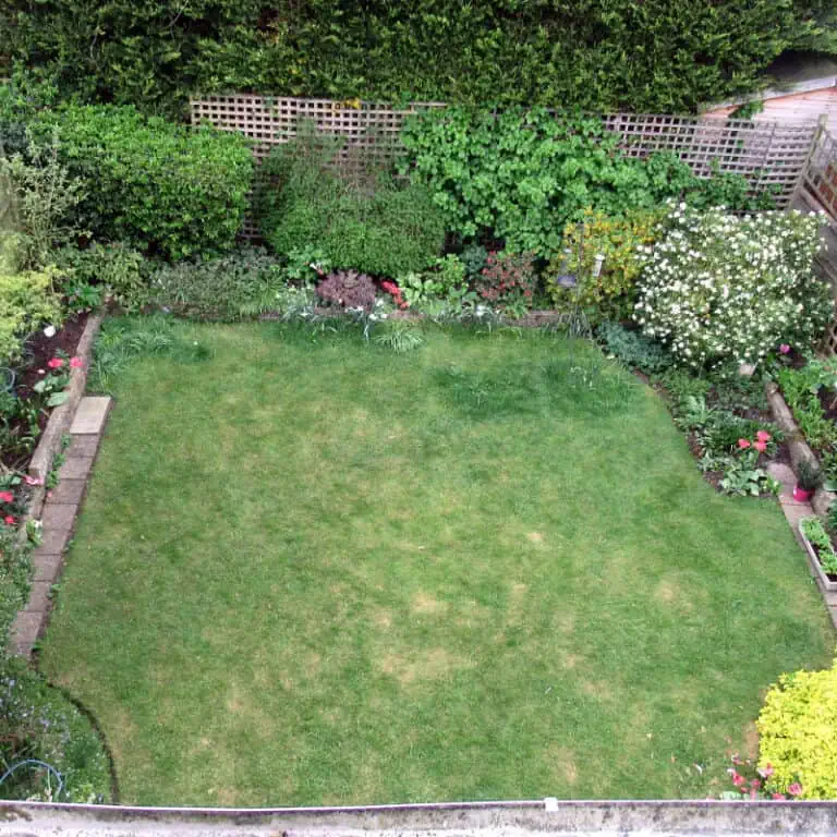 25 Garden Design Ideas for Square Gardens - Pond Informer